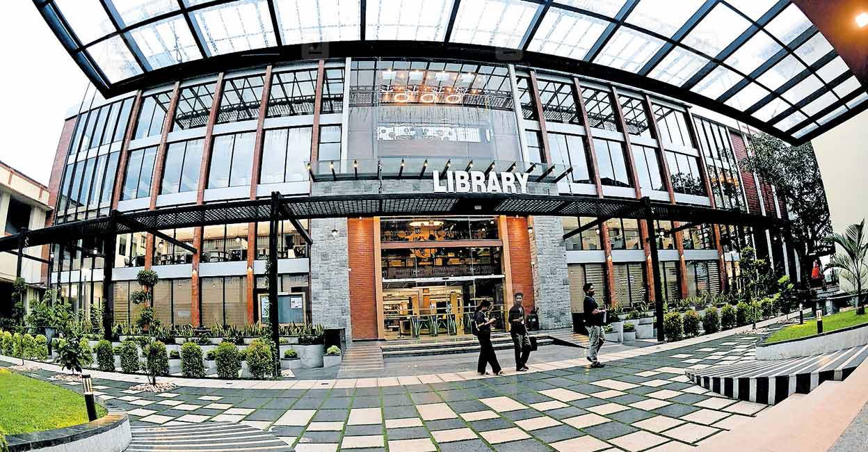 ലൈബ്രറി - Sunday special about Devagiri St. Joseph's College library | Sunday Special, Malayalam ...